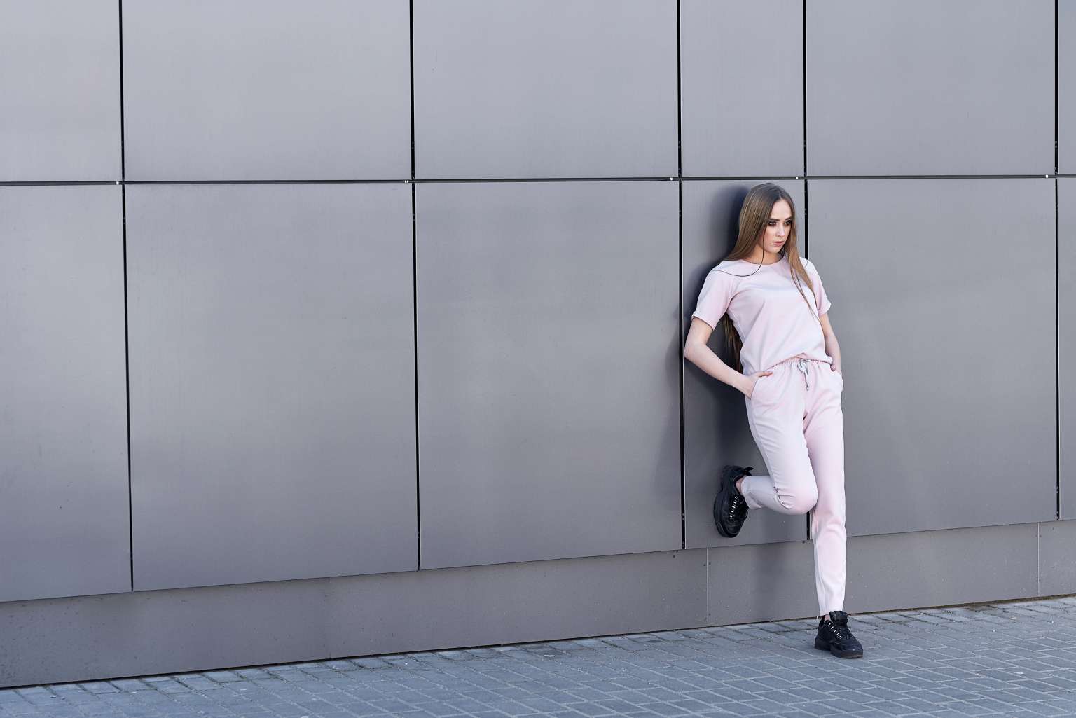 Top Ways To Style Jogging Pants For a Chic and Modern Look - The Chic ...