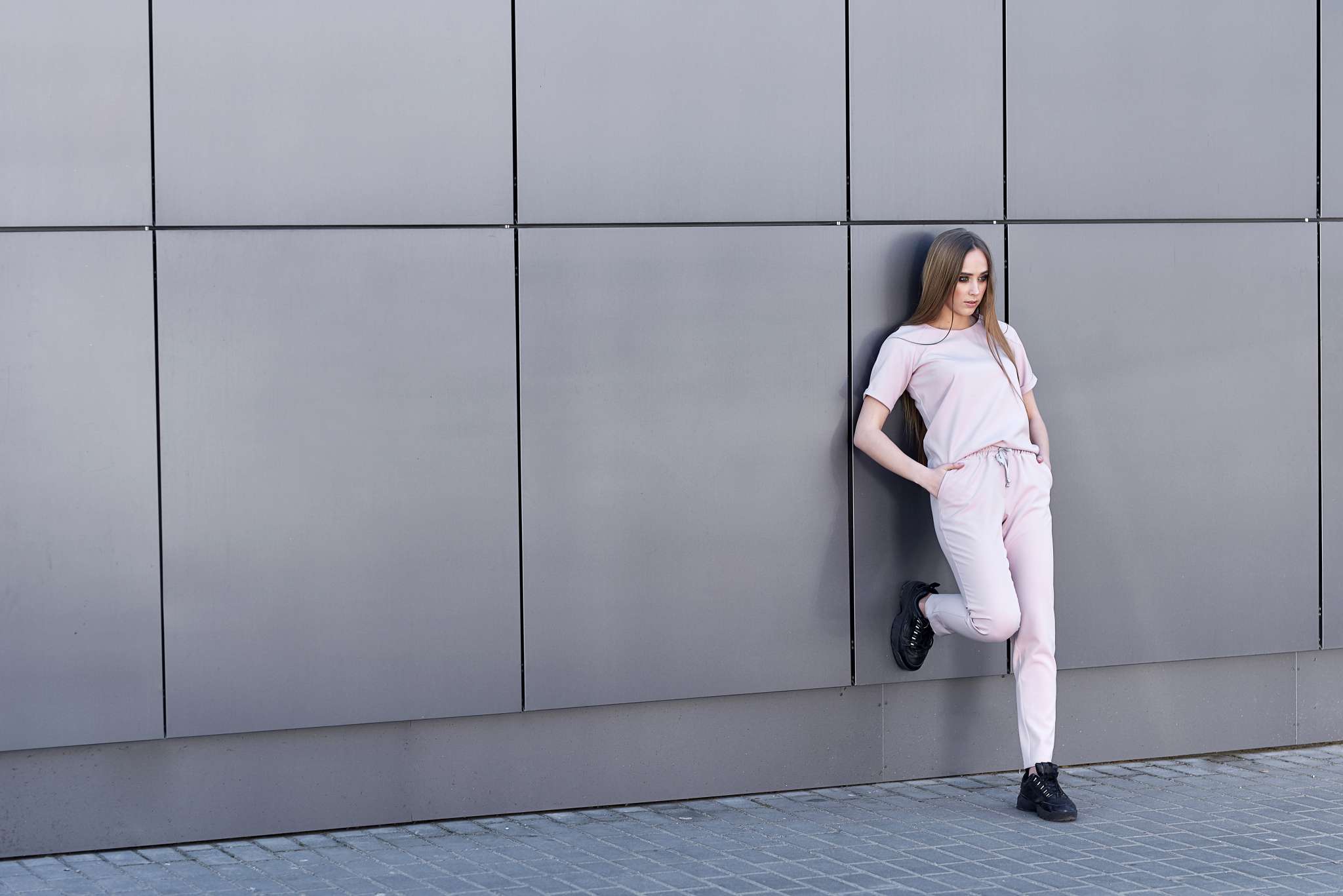 Top Ways To Style Jogging Pants For a Chic and Modern Look - The Chic ...